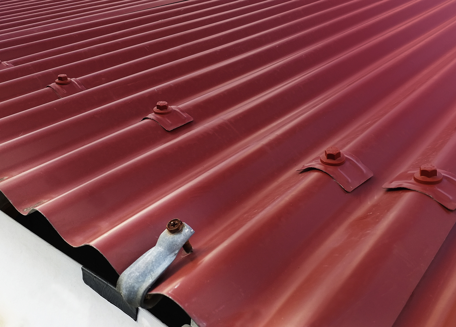 Corrugated Steel Panels Versus Standing Seam Metal Roofing | BAF ...