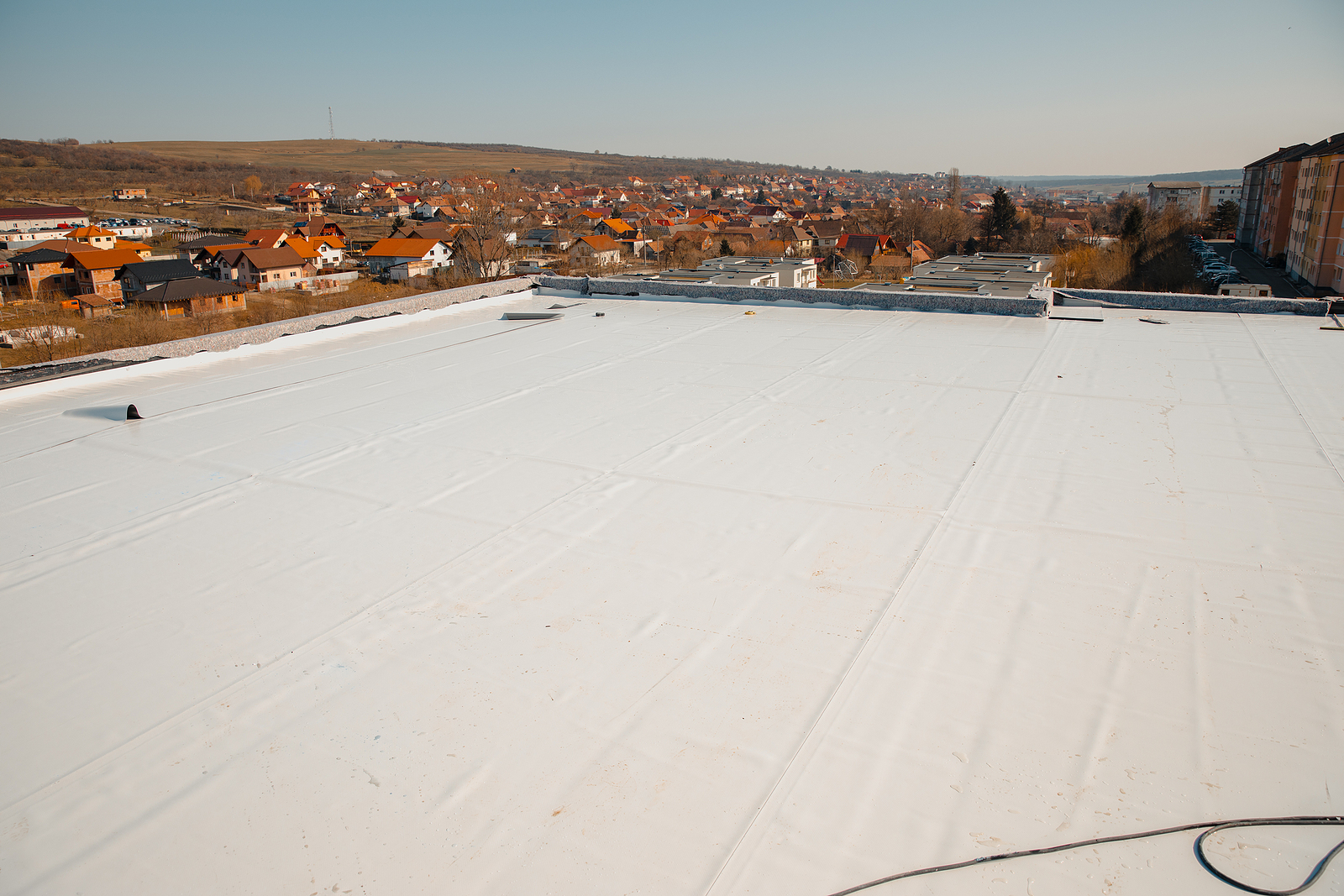 A Comparison of Ballasted and Mechanically-Fastened Roofing Systems ...